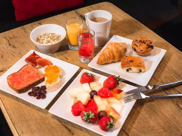 Deciphering the types of food in hotels - RO, BB, HB, FB, AI, UAI
